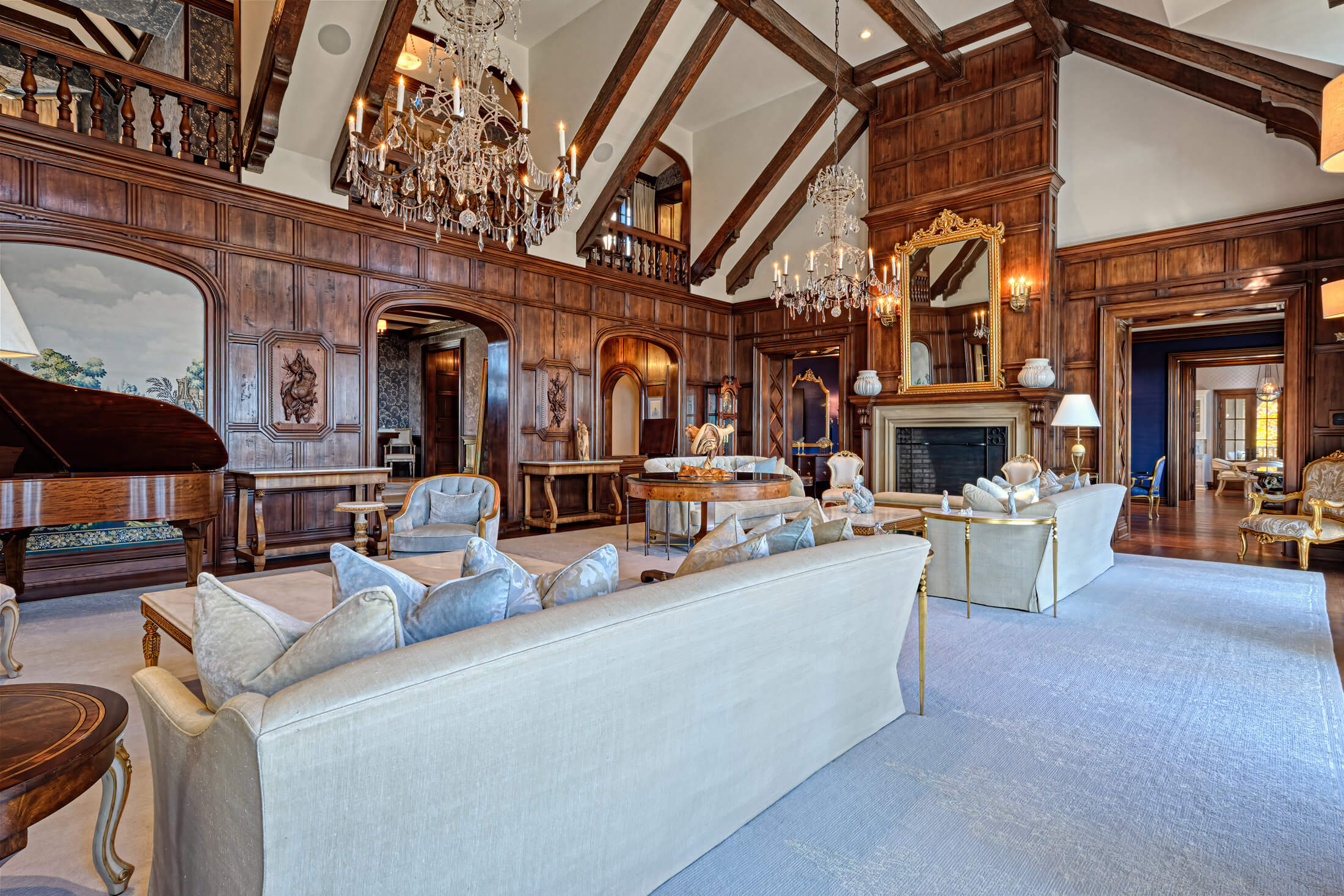 Main Hall - Gallery - Sagee Manor