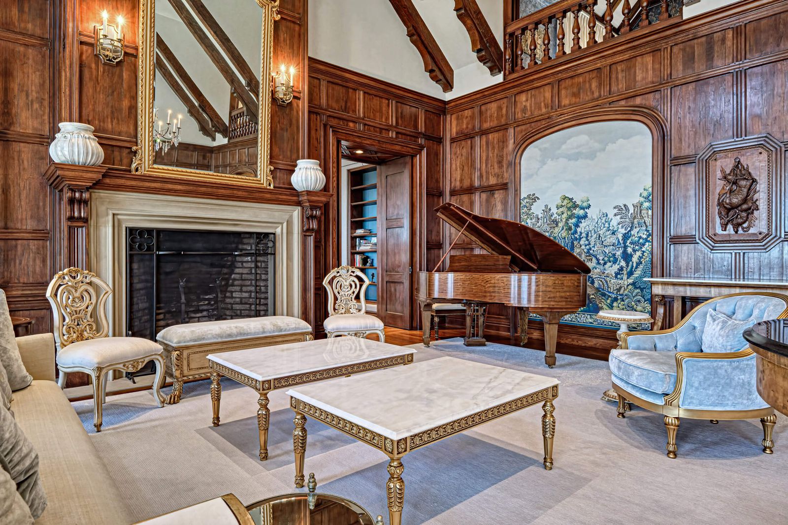 Main Hall - Gallery - Sagee Manor