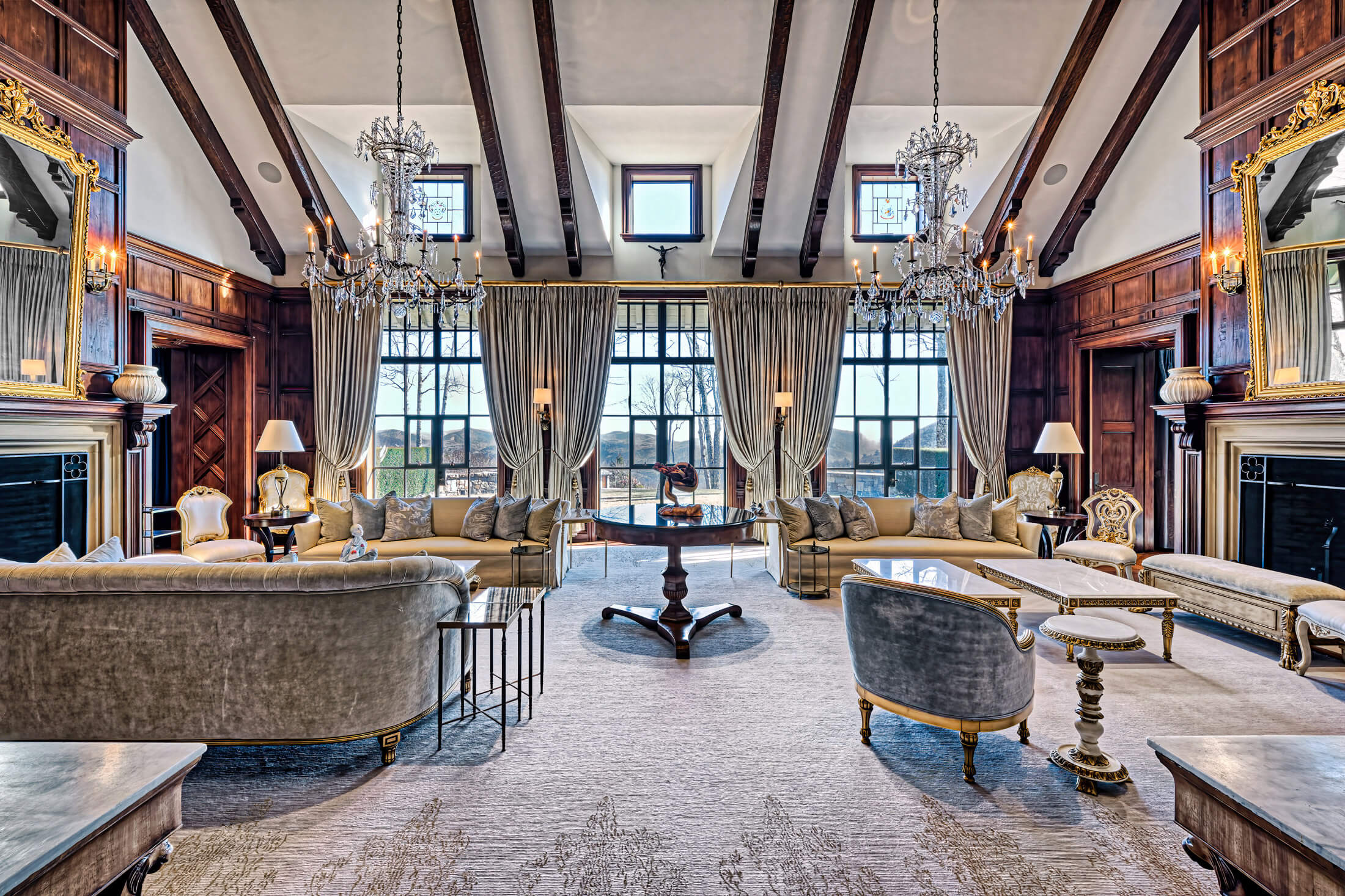 Main Hall - Gallery - Sagee Manor