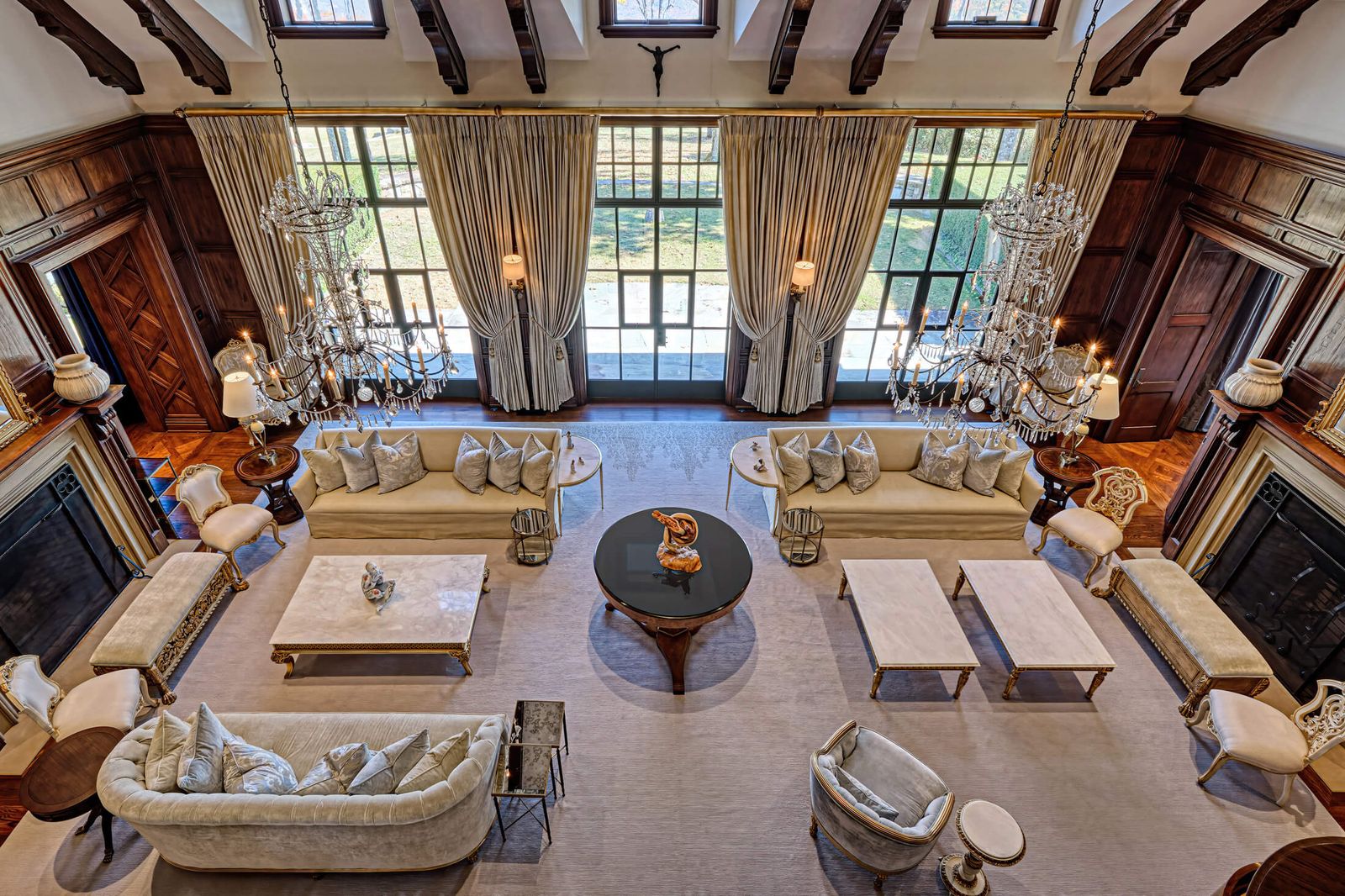 Main Hall - Gallery - Sagee Manor