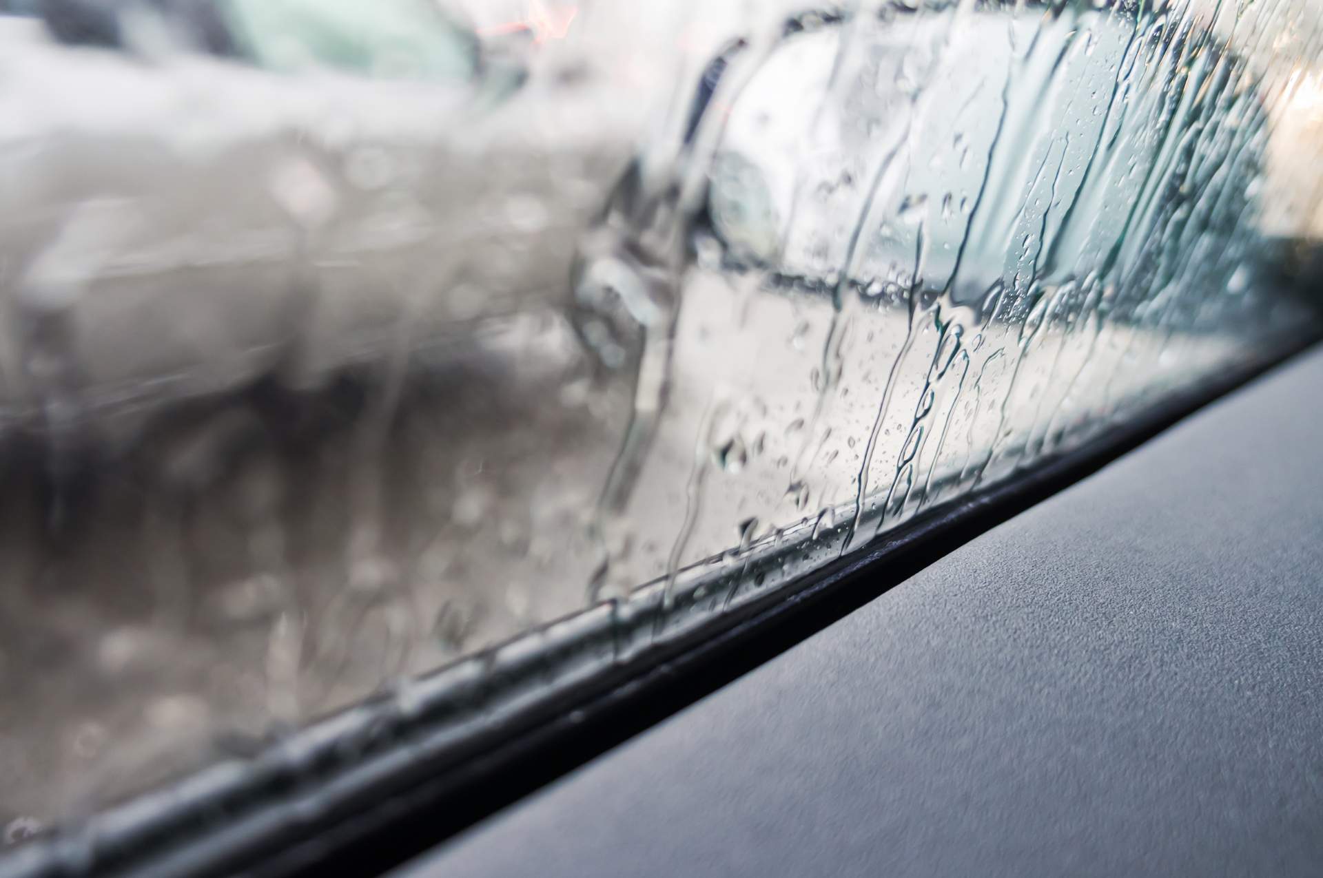 Driving your Car in Windy and Rainy Conditions - Caha!