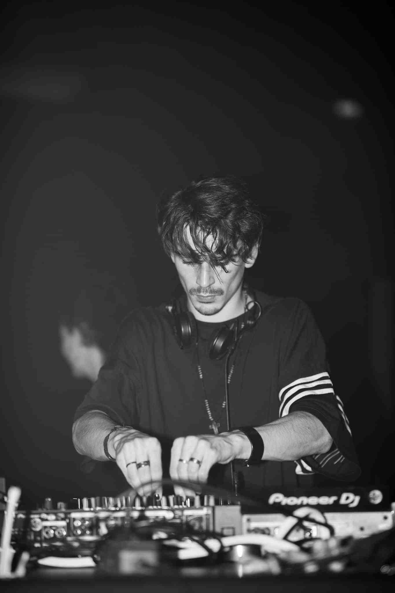 Weapons Of Choices 001, la nouvelle release de Coliseum - Effet Tunnel ...