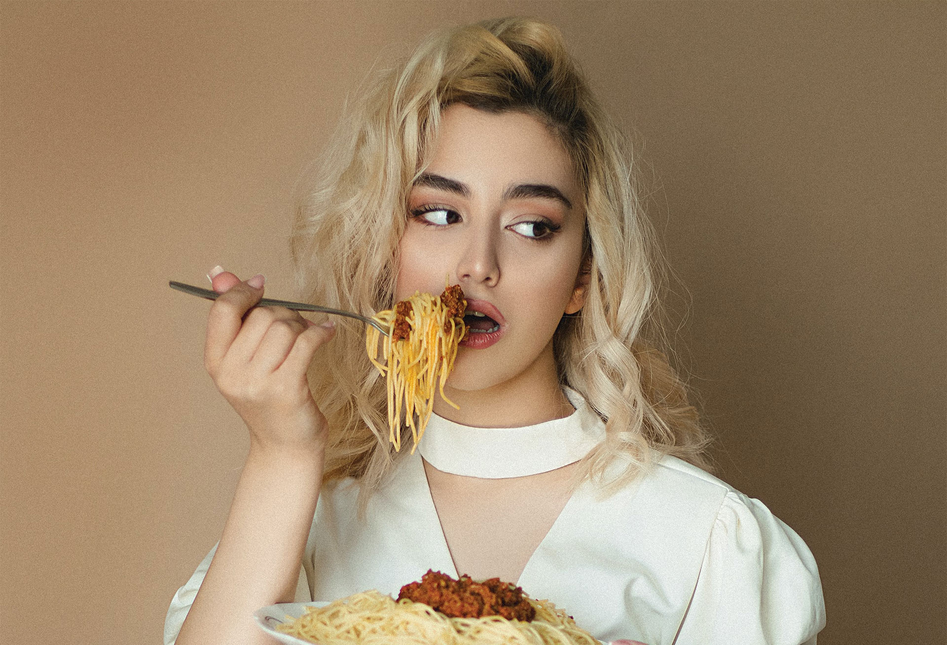 Emotional eating: why it happens and how to stop it? | Synerys Blog