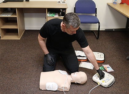 AED Defibrillator Training - £ 80.00 GBP | REAX