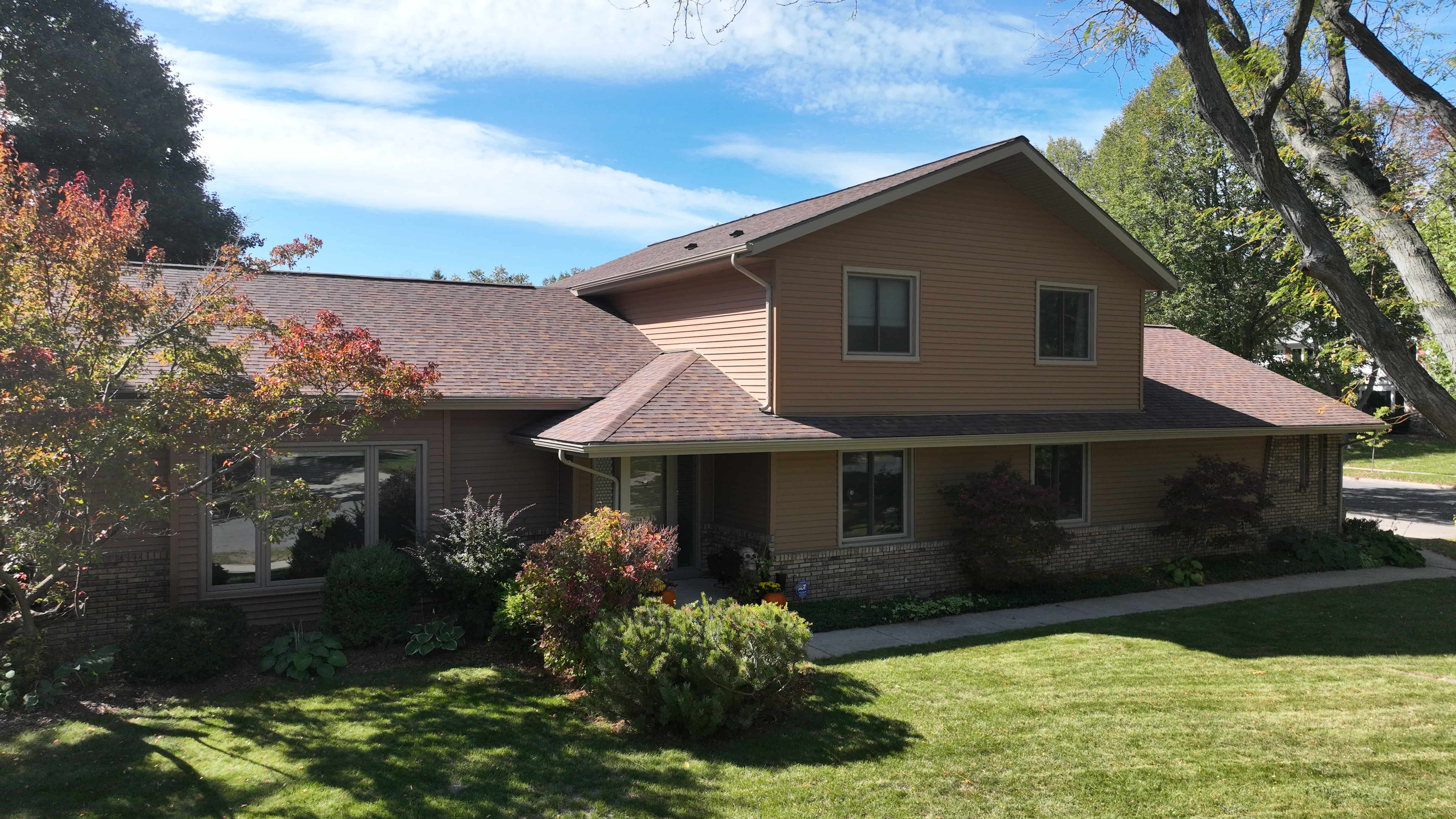 Stunning Vinyl Siding Transformation in Autumn Harvest Color