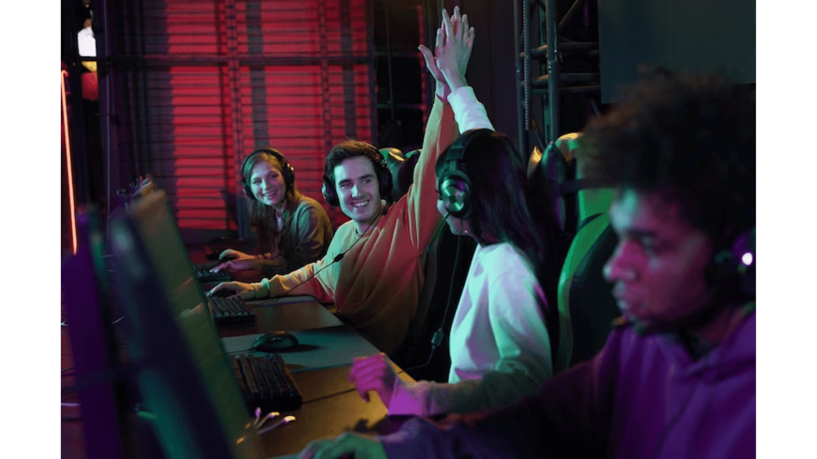 15 Team Building Prizes that Bring Joy to Your Employees - PlayTours