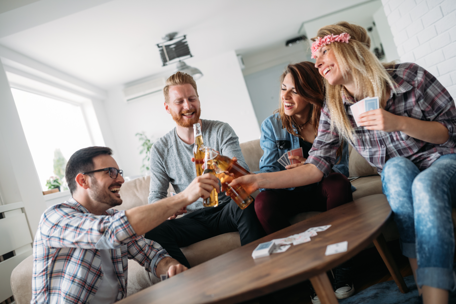 10 Fun and Engaging Icebreaker Games for Team Building Activity - PlayTours