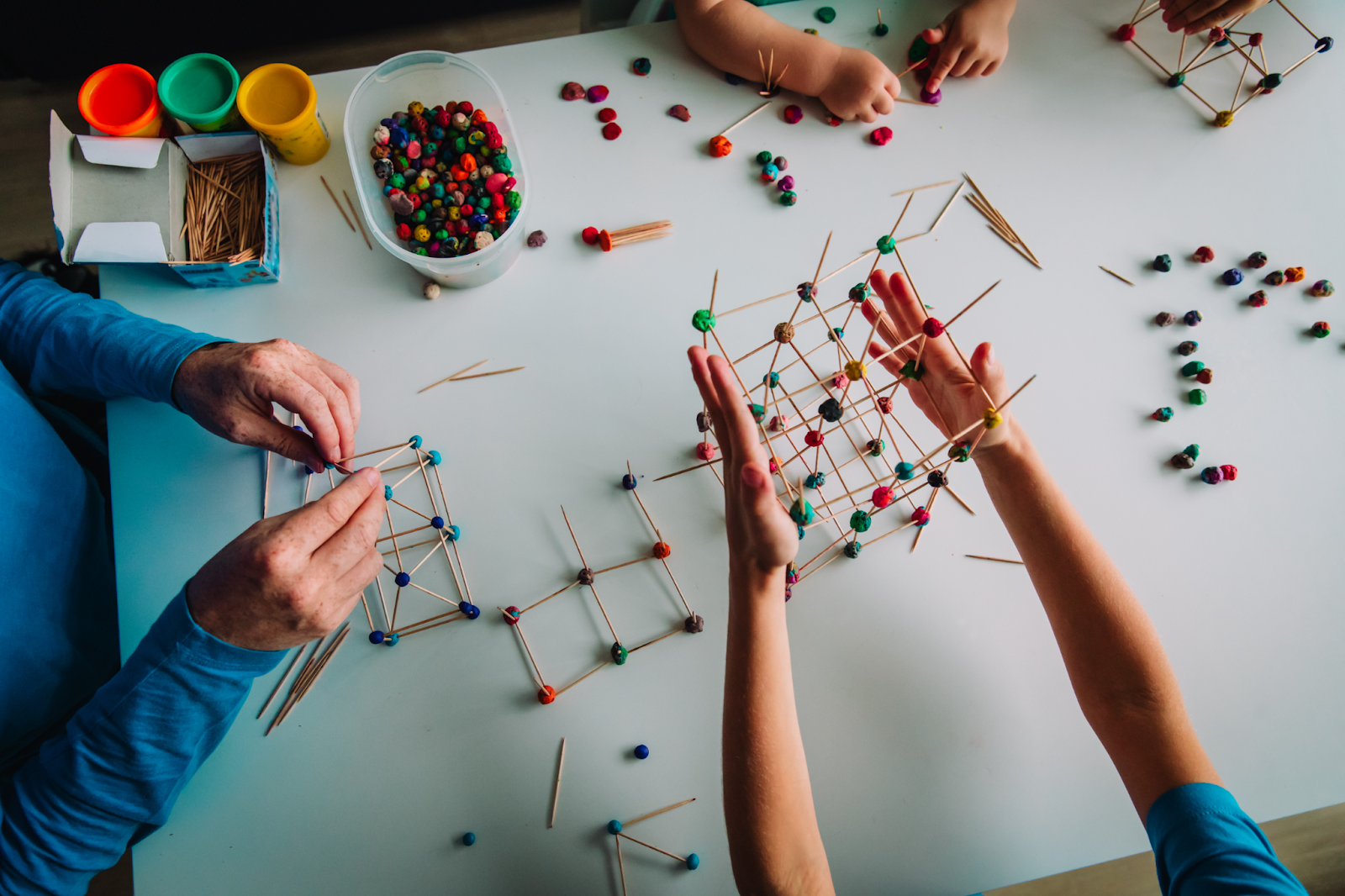 10 Fun and Engaging Icebreaker Games for Team Building Activity - PlayTours