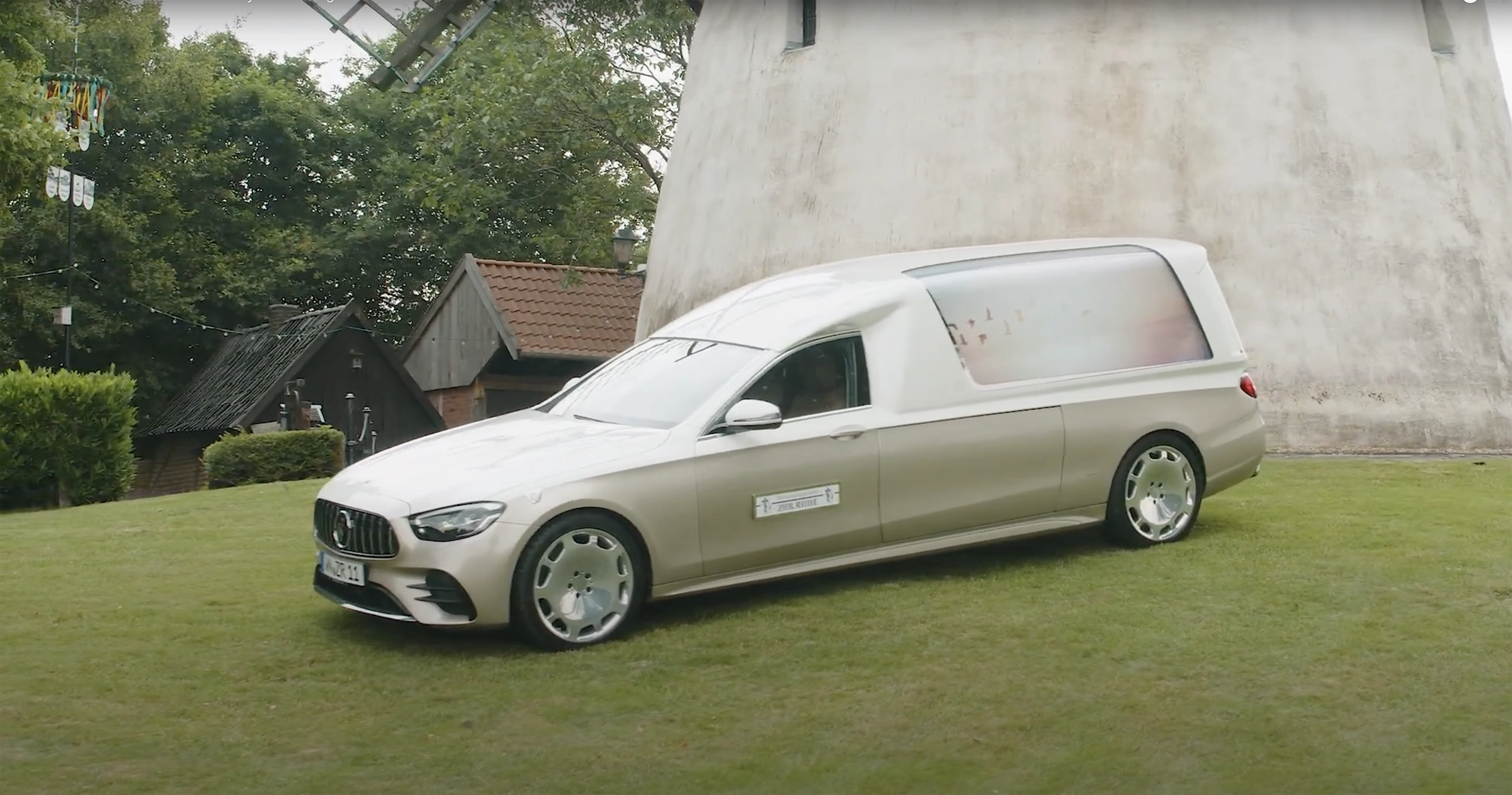 Funeral car on basis Mercedes-Benz E-Class in "Maybach Design" - Kuhlmann-Cars Funeral Cars