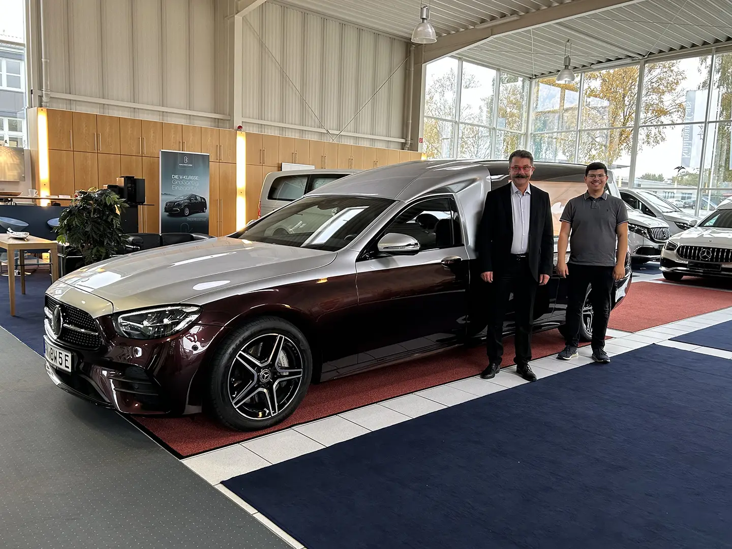 BESTATTUNGSWAGEN AUF BASIS MERCEDES-BENZ E 300 de 4MATIC ...