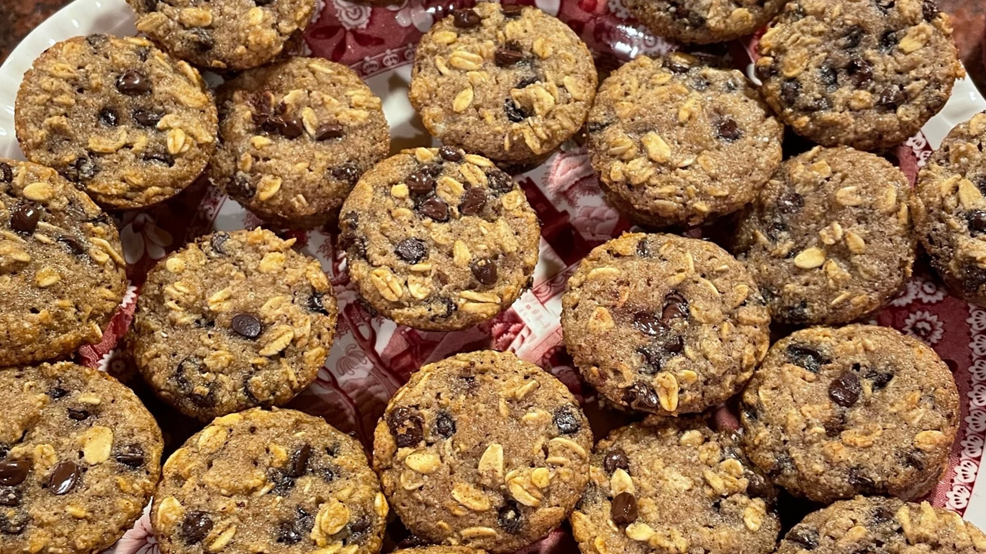 Mini Oatmeal Chocolate Chip Muffins