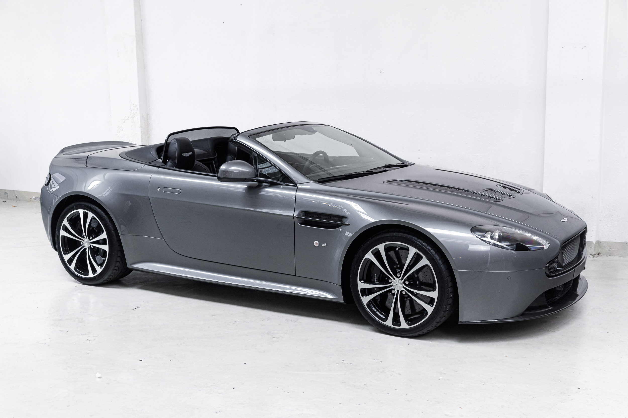 Aston Martin V12 Vantage S Roadster - Cool Classic Club