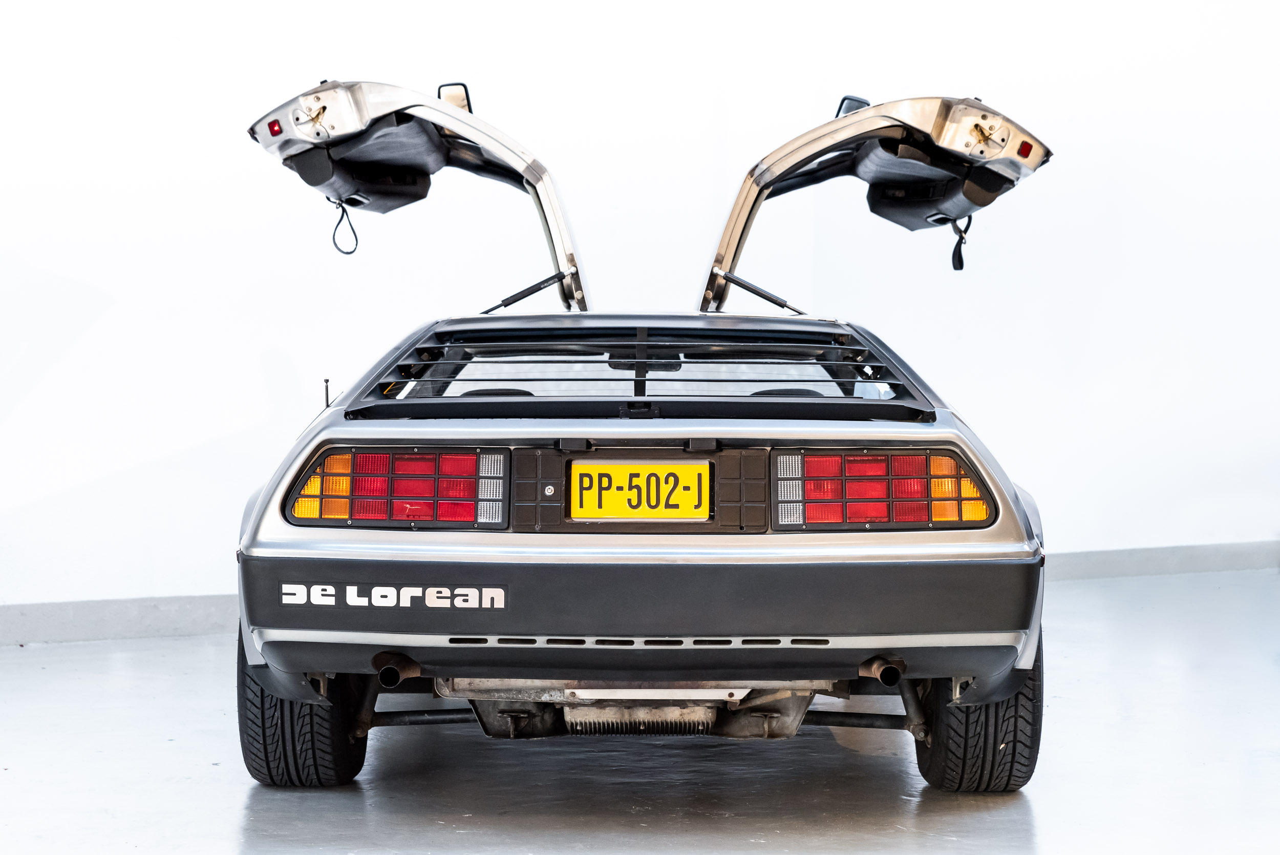DeLorean DMC-12 - Cool Classic Club