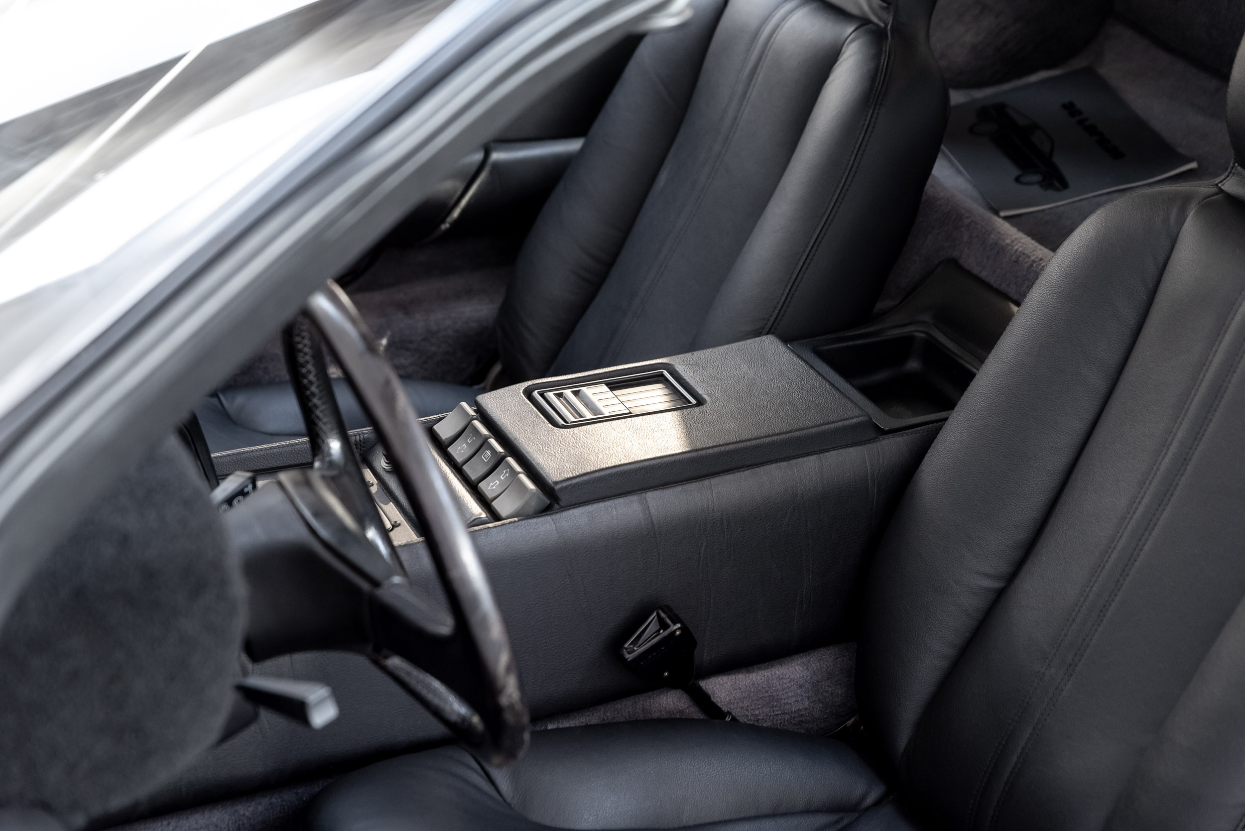 DeLorean DMC-12 - Cool Classic Club