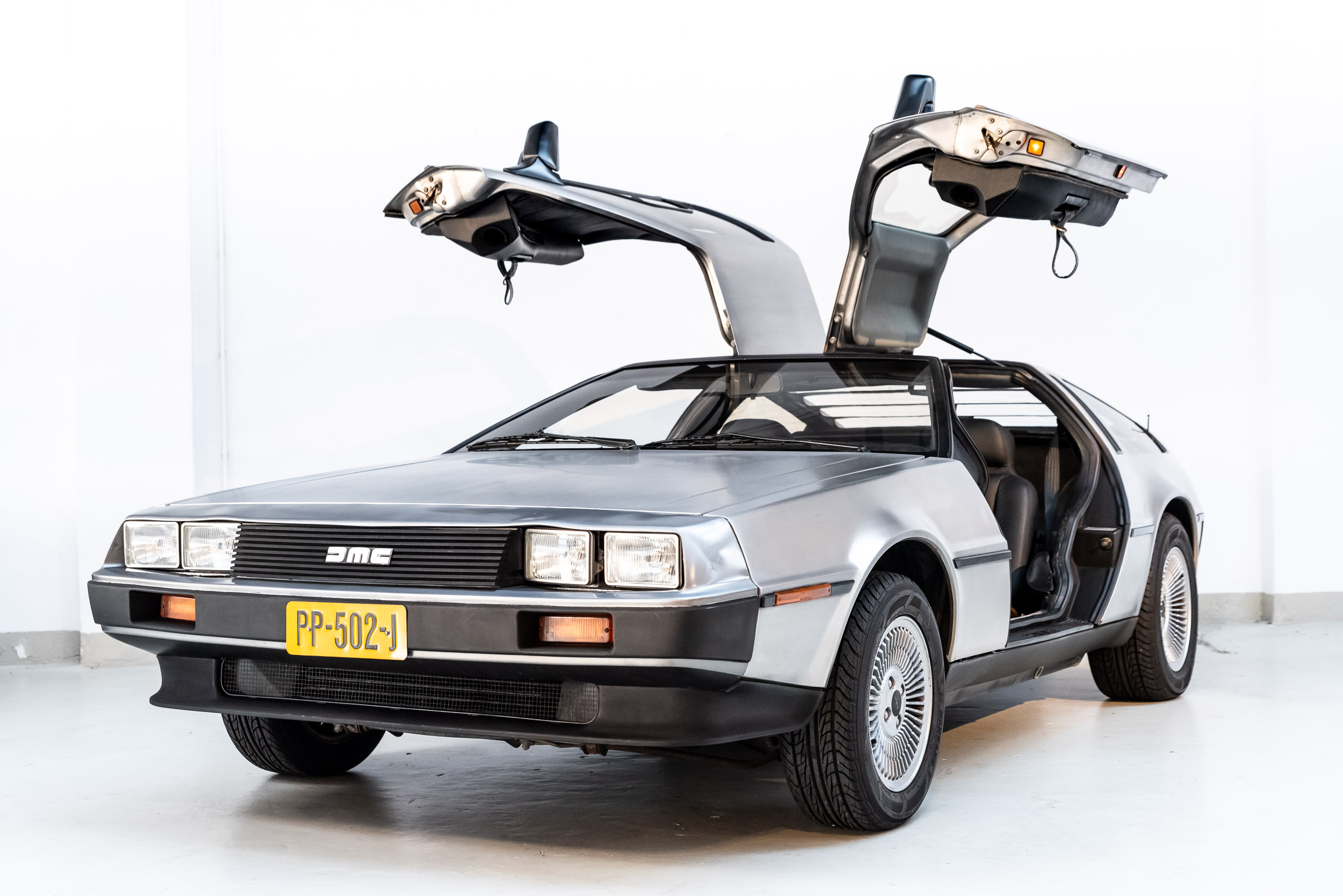 DeLorean DMC-12 - Cool Classic Club