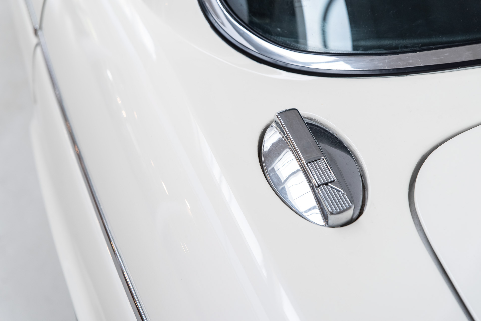 Jaguar XJ6 4.2 Series III - Cool Classic Club