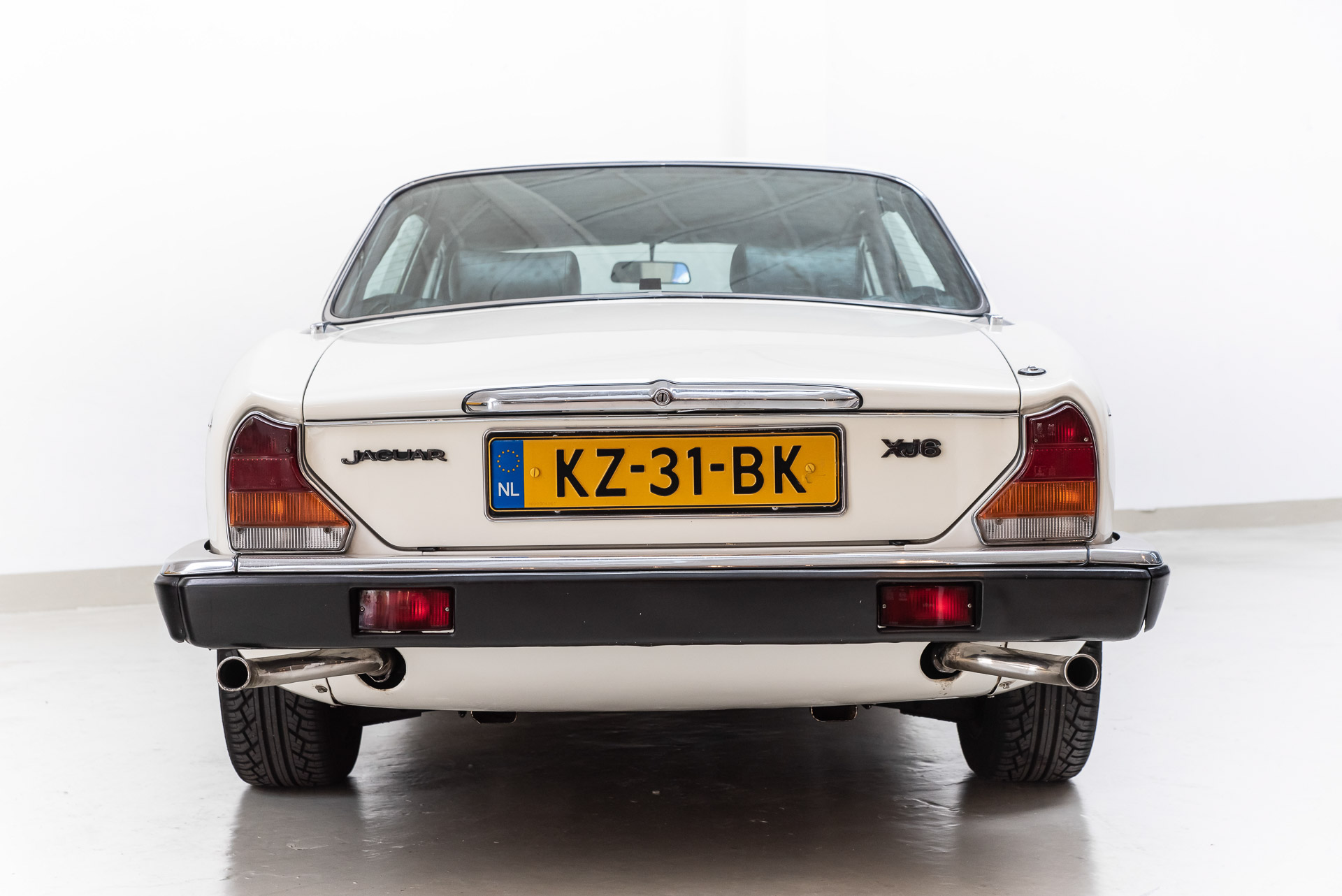 Jaguar XJ6 4.2 Series III - Cool Classic Club