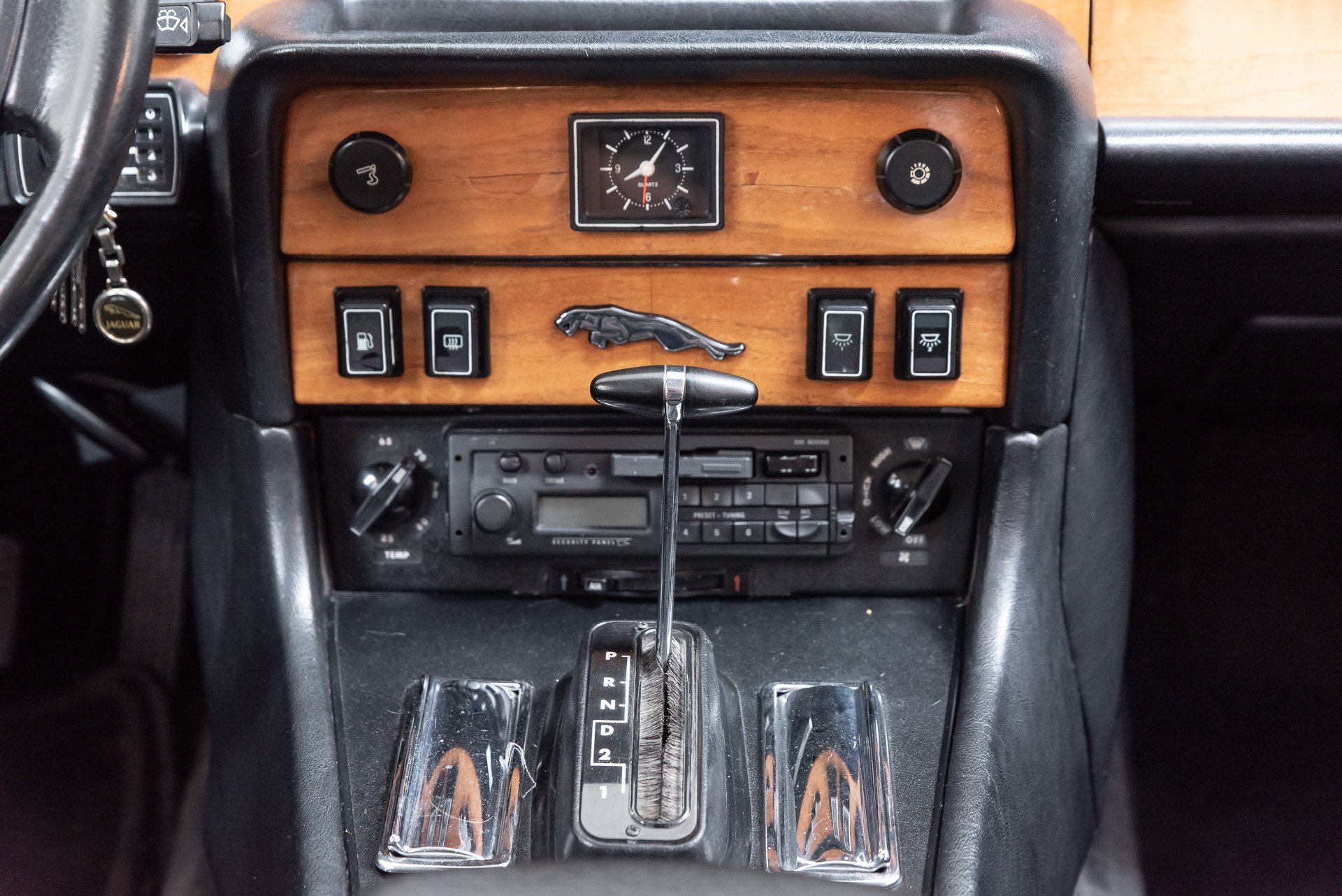 Jaguar XJ6 4.2 Series III - Cool Classic Club