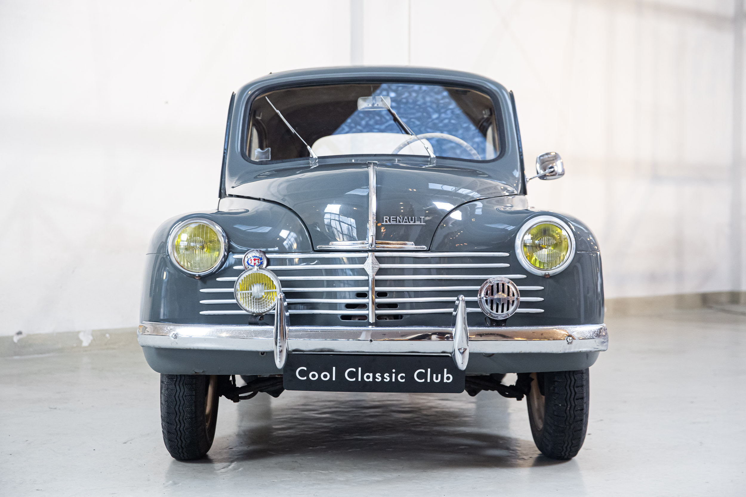 Renault 4CV - Cool Classic Club