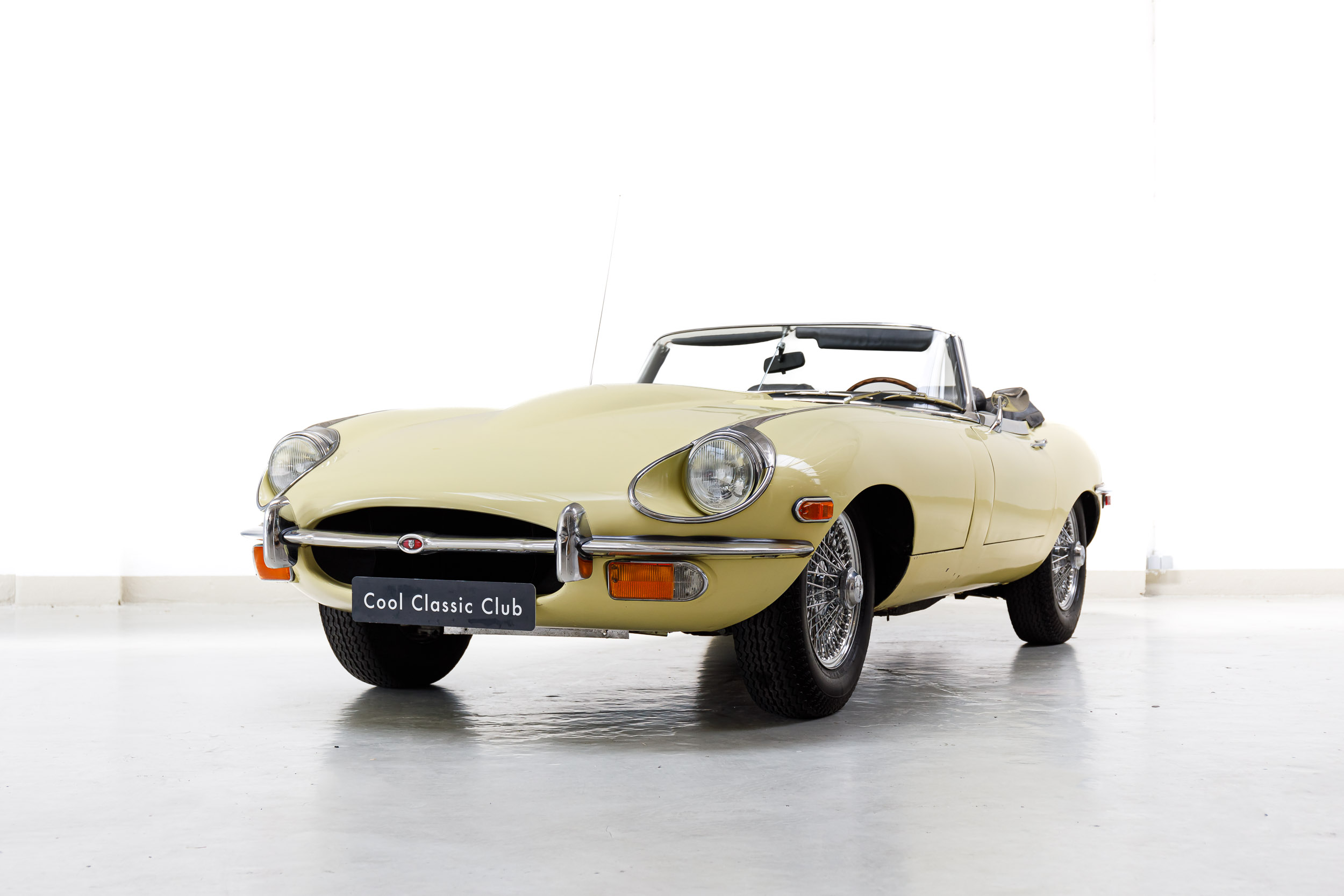 Jaguar E-Type S2 OTS - Cool Classic Club