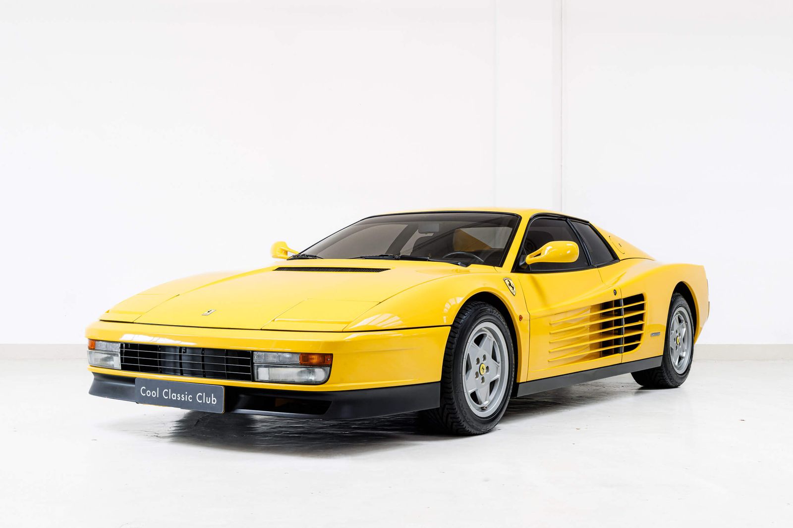 Ferrari Testarossa - Cool Classic Club