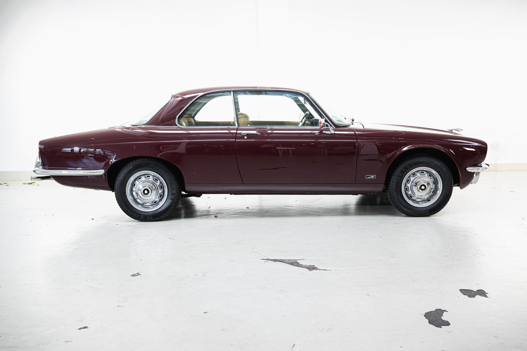 Jaguar XJ 4.2C - Cool Classic Club