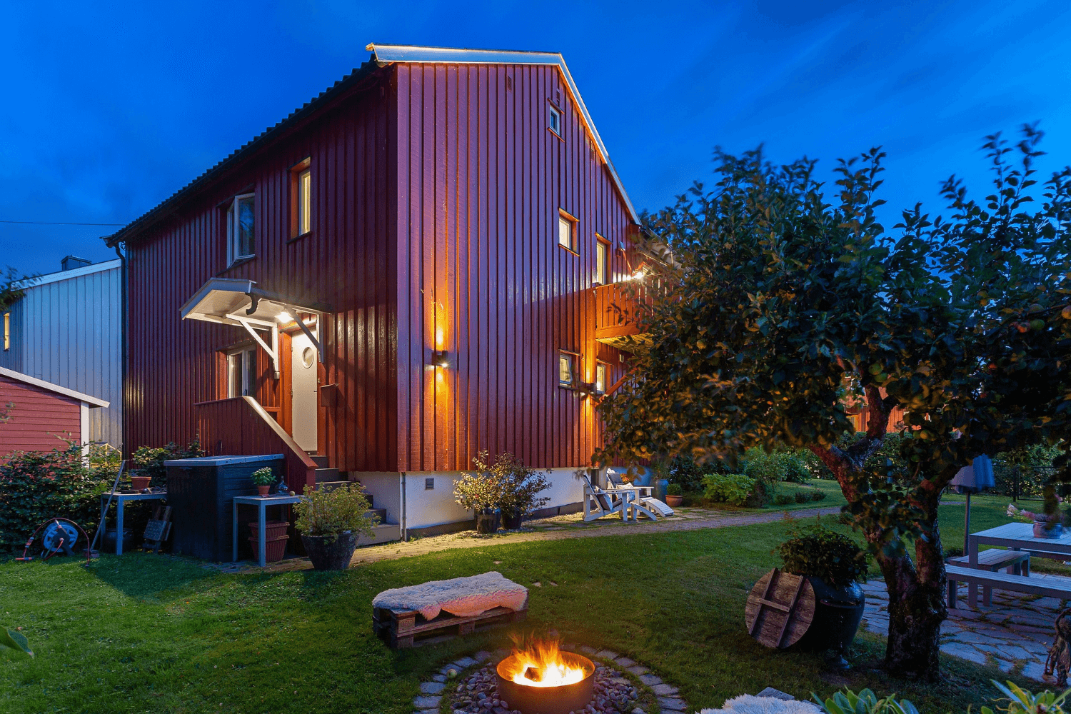 The Best Under-Cap Lighting Service in Cedar Rapids | Nolan's Lawn ...