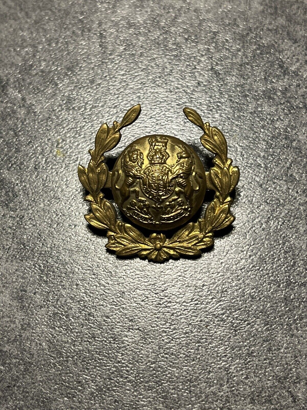 WW1 souvenir button brooch of The General Service Badge
