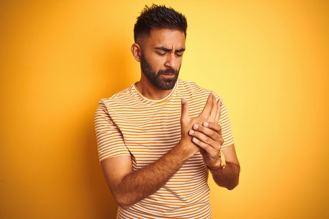 8 Early Arthritis Symptoms and Warning Signs