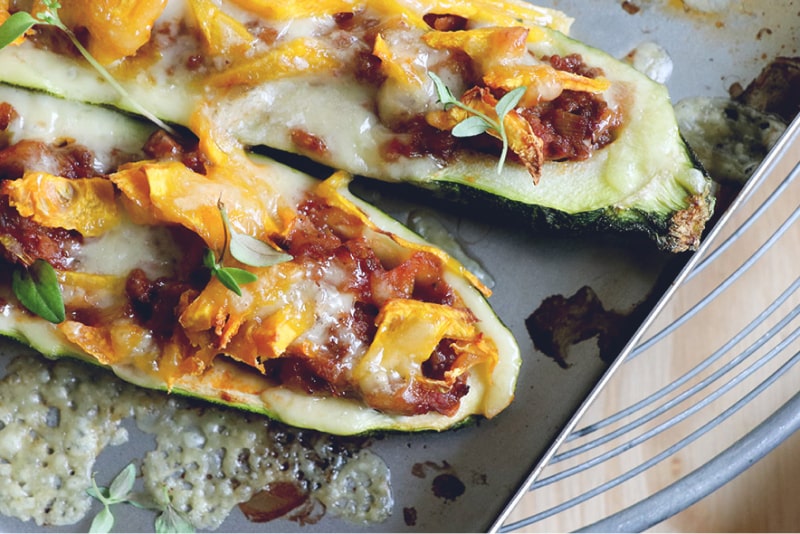Fylld zucchini med köttfärssås