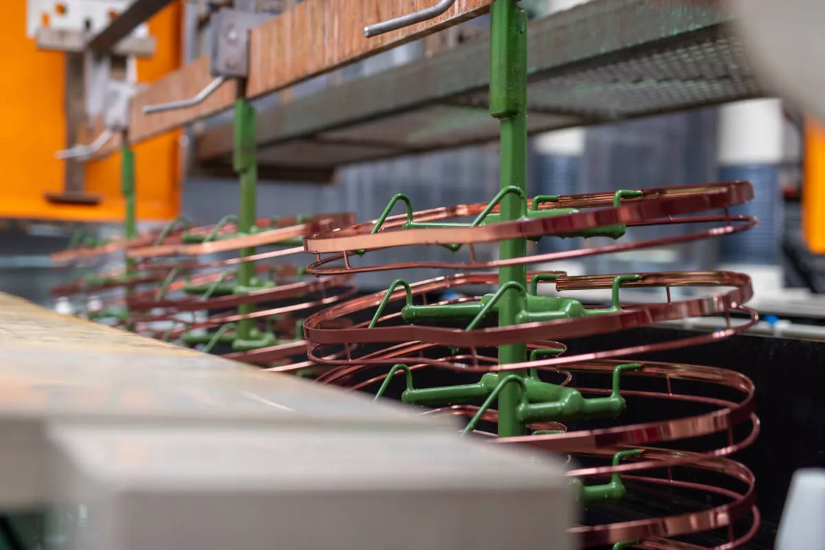 Efficient cathodic dip coating for metal surfaces