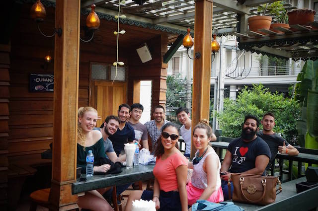 12 Tips: How To Make Friends During Your Internship Abroad