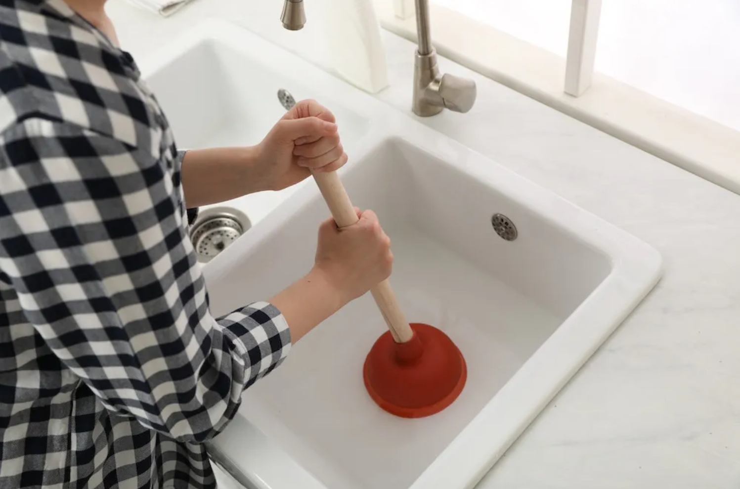 Guide to Unclogging Your Kitchen Sink | National Assemblers