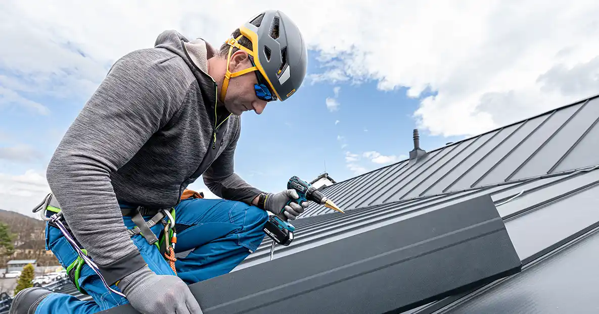 How To Fix A Leaking Roof (Step-By-Step Guide) - Global Exterior Experts