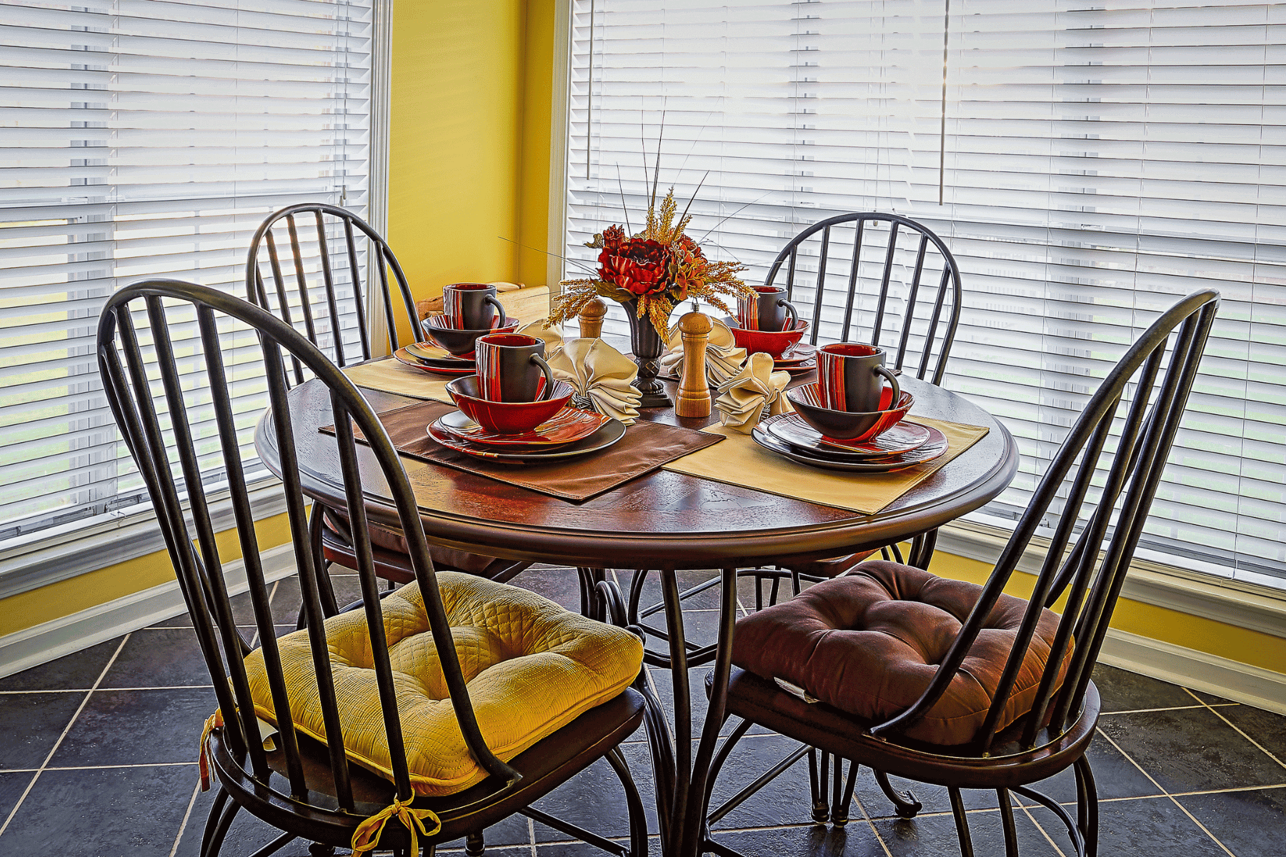 Small Dining Spaces: 7 Tips for Making the Most of Your Table