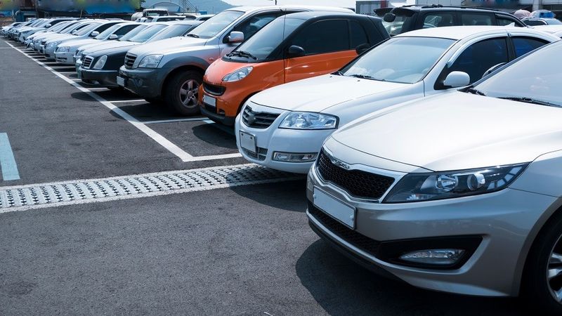 Apprendre à faire un créneau : les différentes étapes - Ornikar