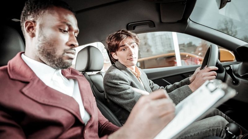Comment devenir inspecteur du permis de conduire ? - Ornikar