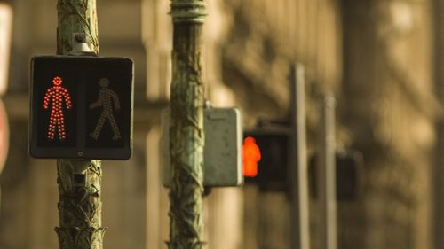 Feux orange clignotants : fonctions et réglementation - Ornikar