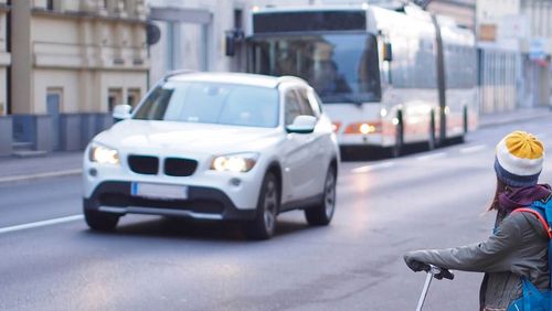 Feux de stop : fonctionnement et obligations - Ornikar
