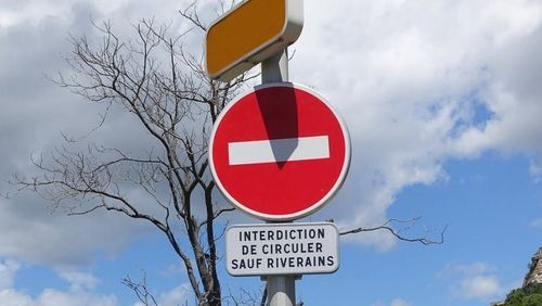 Panneaux de sens interdit : présentation et rôle - Ornikar