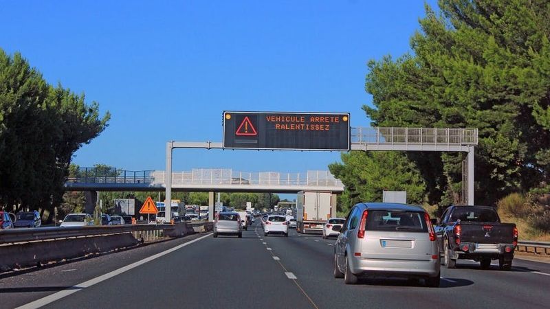 Feux orange clignotants : fonctions et réglementation - Ornikar