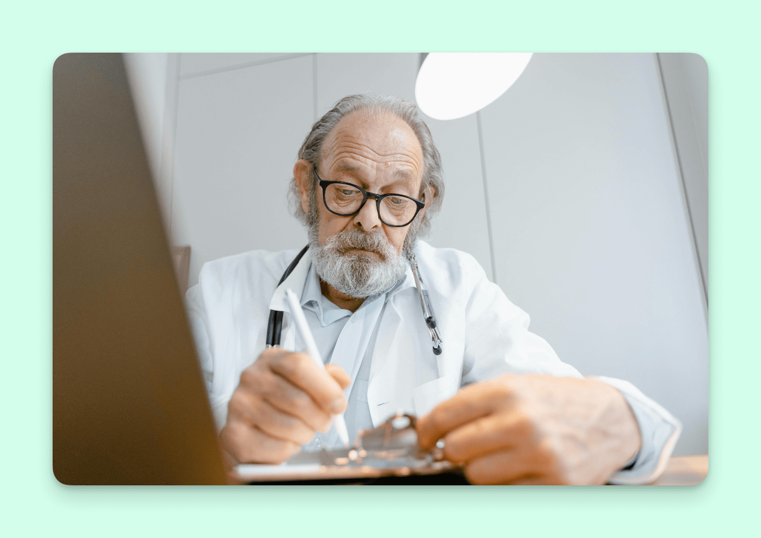 The 5 Different Types of EMR Systems — And Which to Choose | Lindy