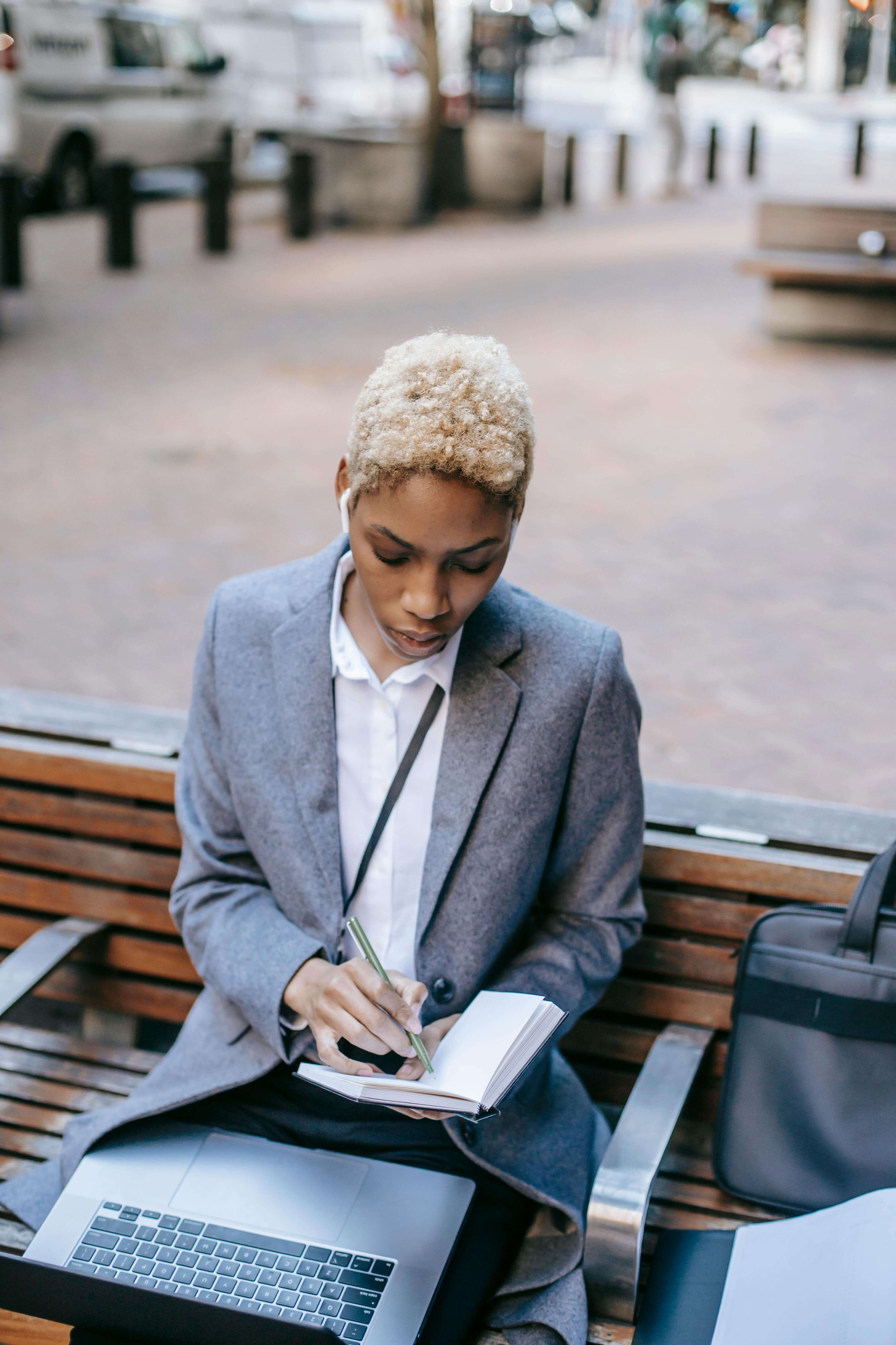Chatbot vs. Conversational AI: What's the Difference? | Lindy Chatbot vs. Conversational AI: What's the Difference? | Lindy