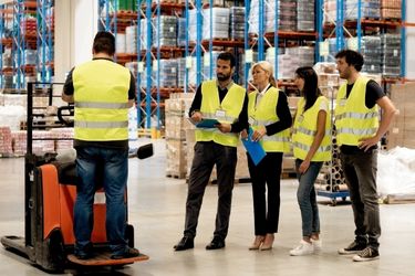 6 Creative Ways to Attract Pallet Assembly Workers