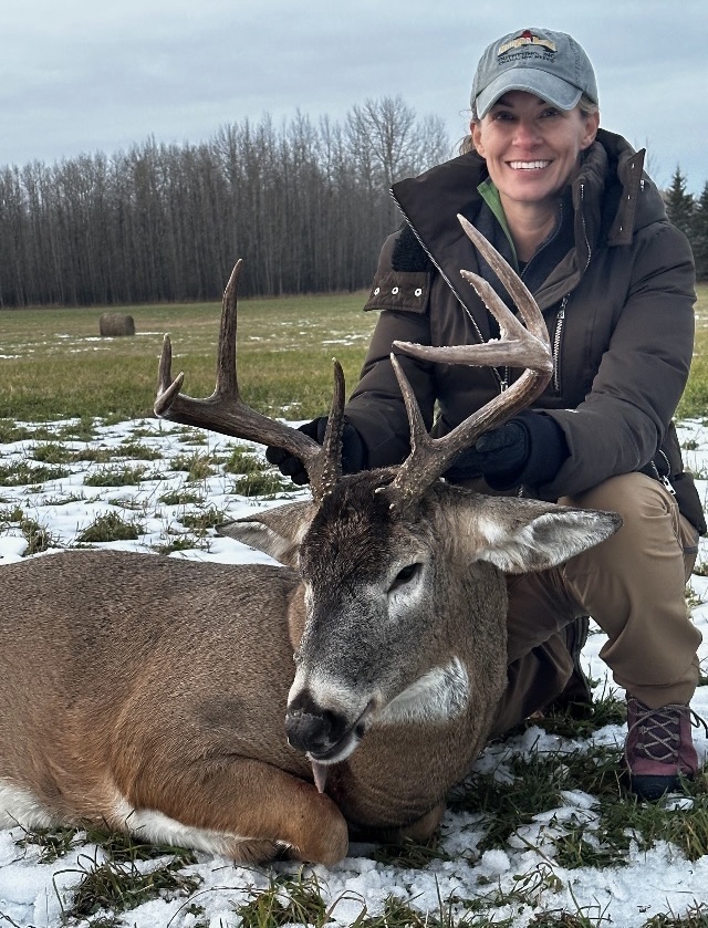 Alberta Trophy Whitetail Hunt in Pigeon Lake, Alberta, Canada ...