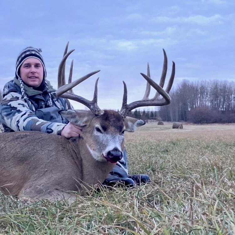 Alberta Trophy Whitetail Hunt in Pigeon Lake, Alberta, Canada ...