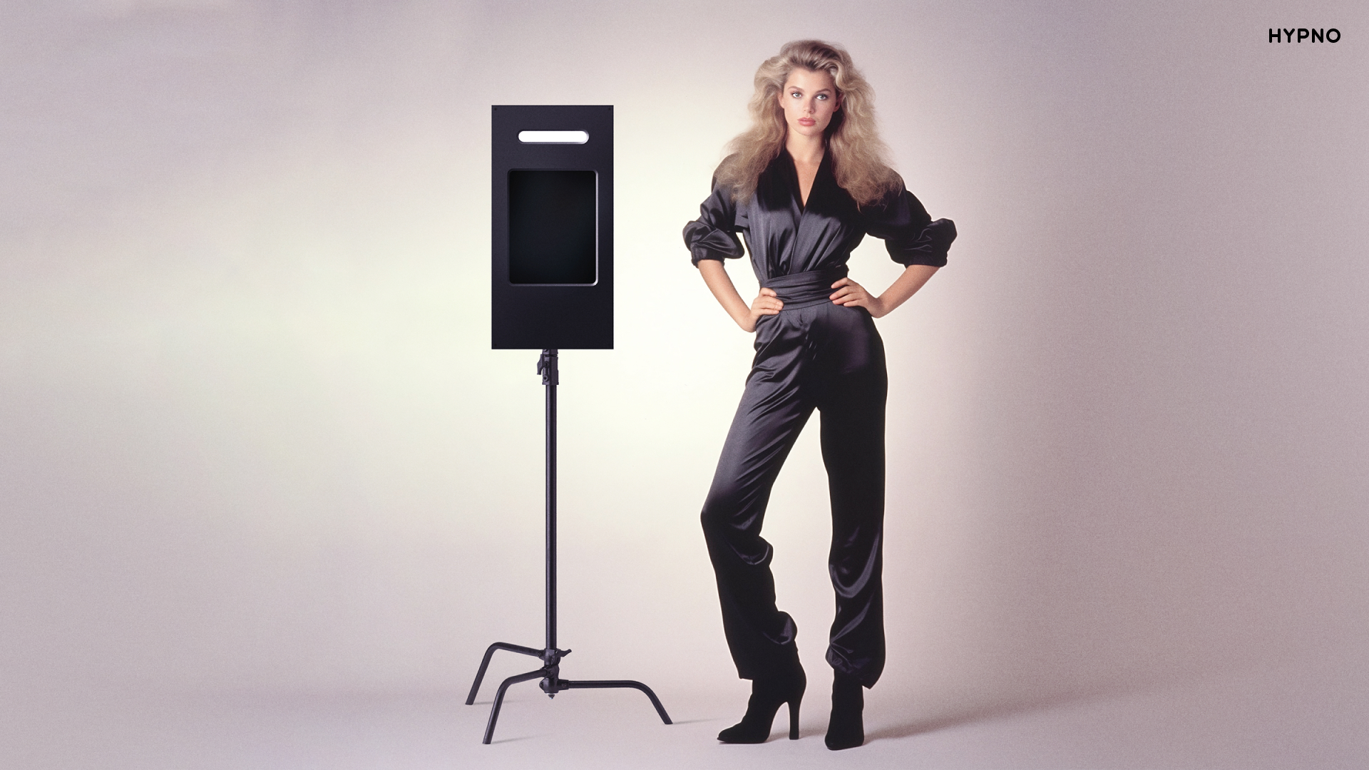 hypno | shoot + share in seconds