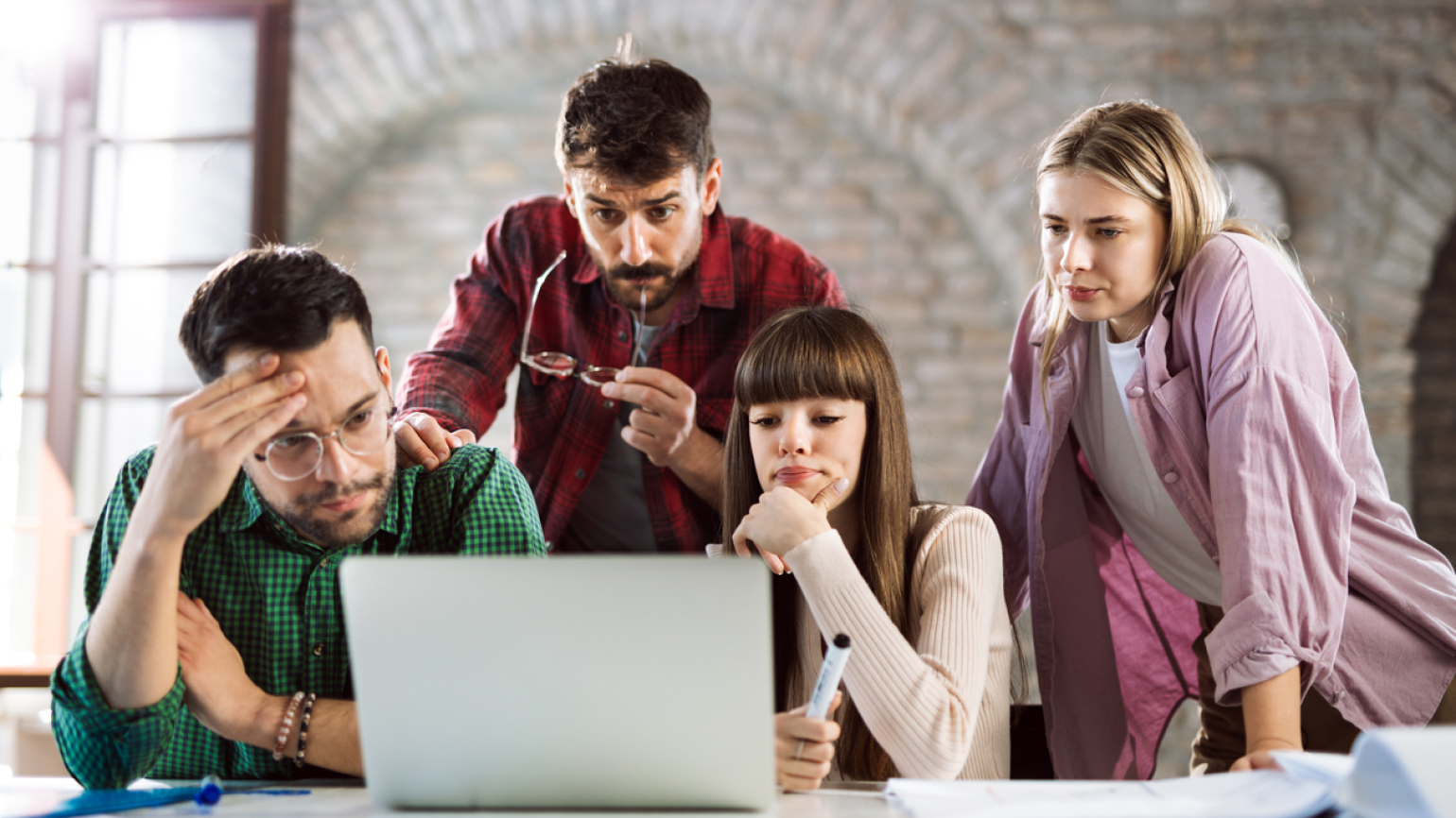 16 Examples & 15 Ideas of the Best Employee Referral Programs