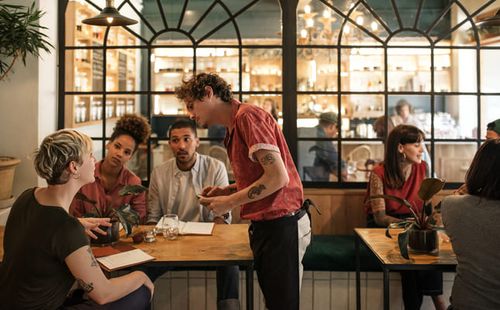 Tipos de clientes en un restaurantes >> 3 categorías