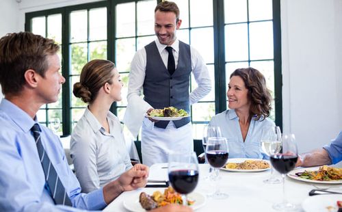 Protocolos de servicio en un restaurante >> 4 tipos